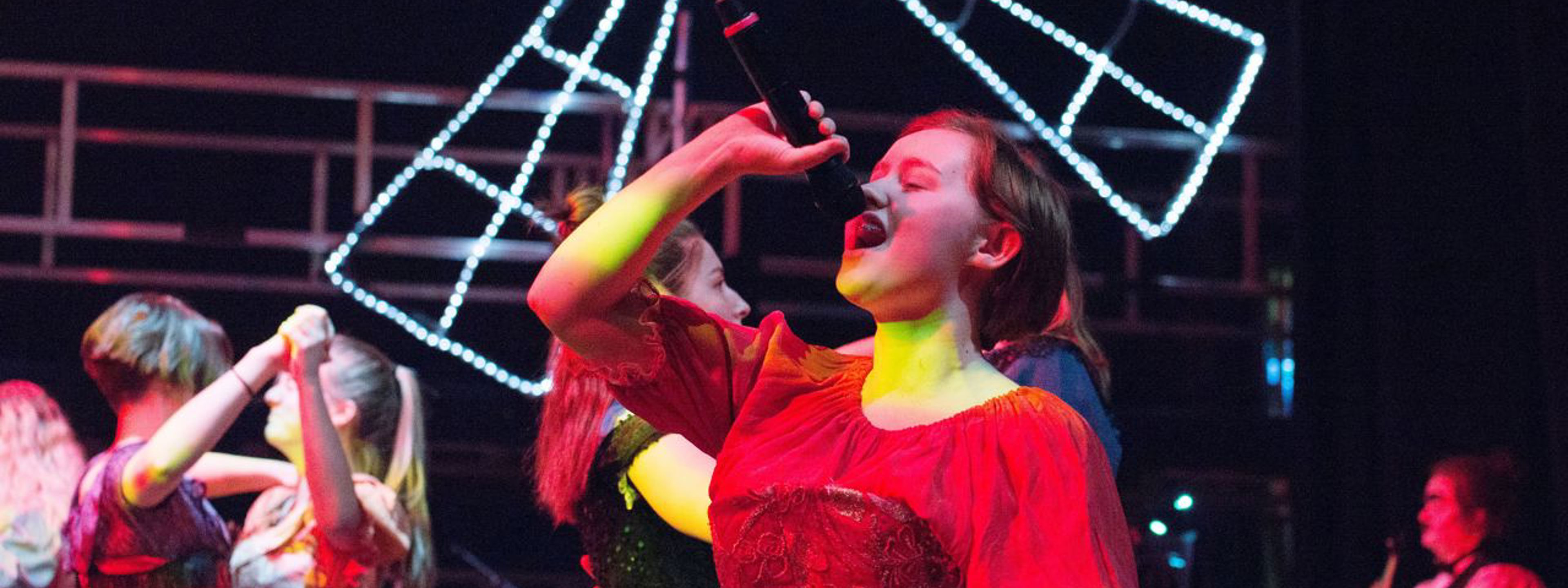 Opprop mot nedlegging av dans og drama på Firda vgs.